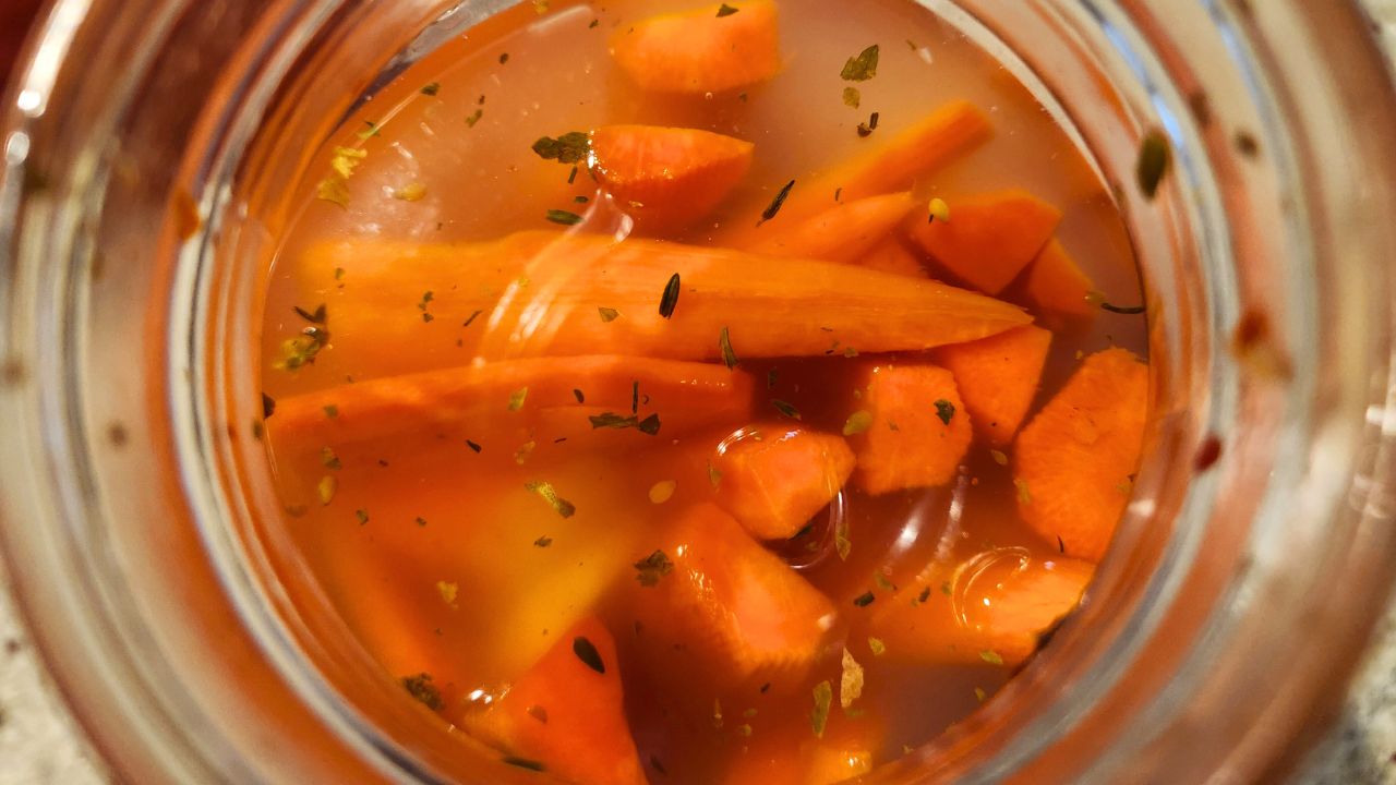 Lacto-fermented Carrots Recipe (Original Pickles) - Miss Brewbird